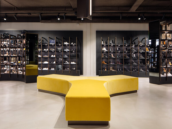 Omoda Flagship Store - Studio Piet Boon